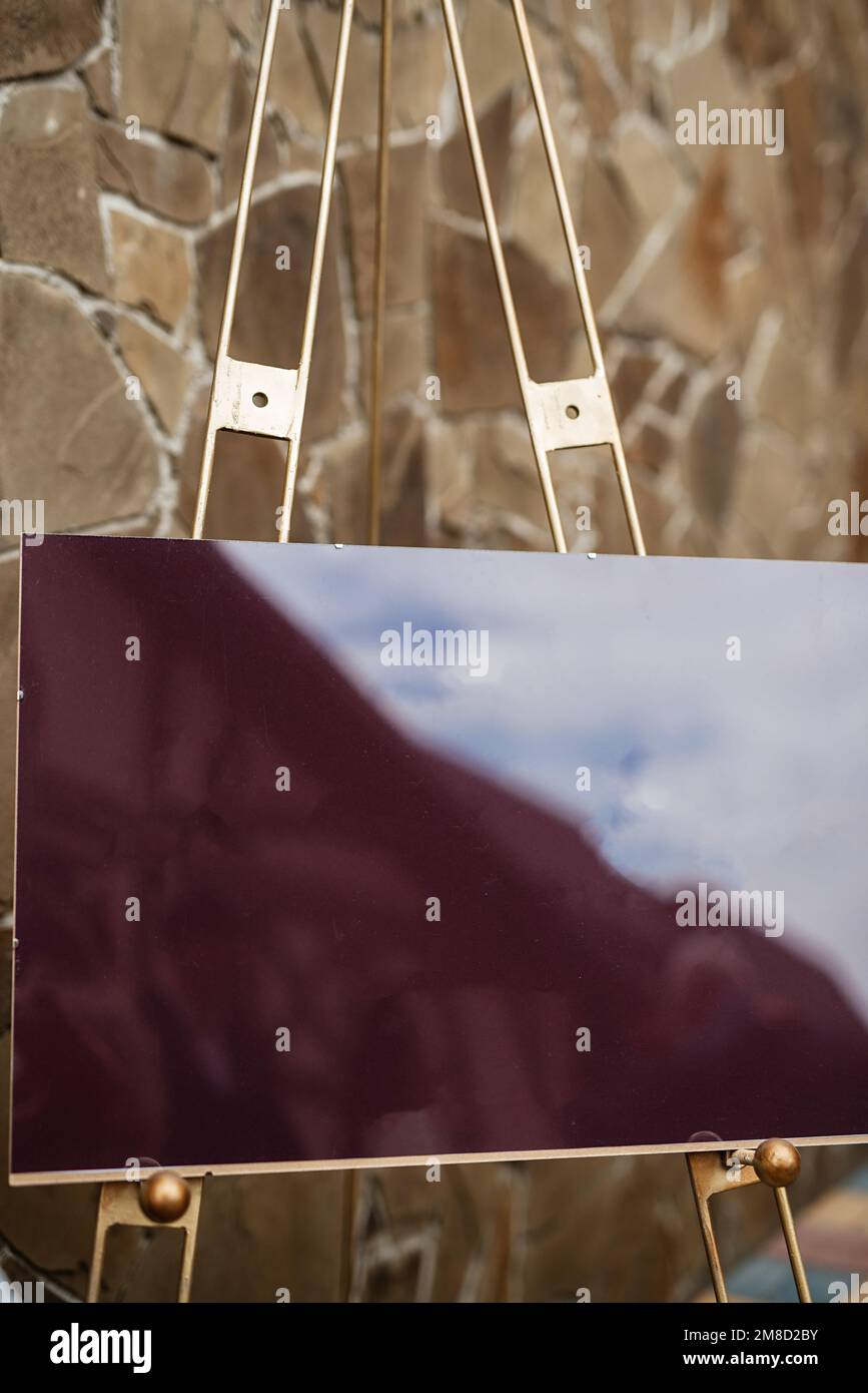 Bronze plate stand hi-res stock photography and images - Alamy