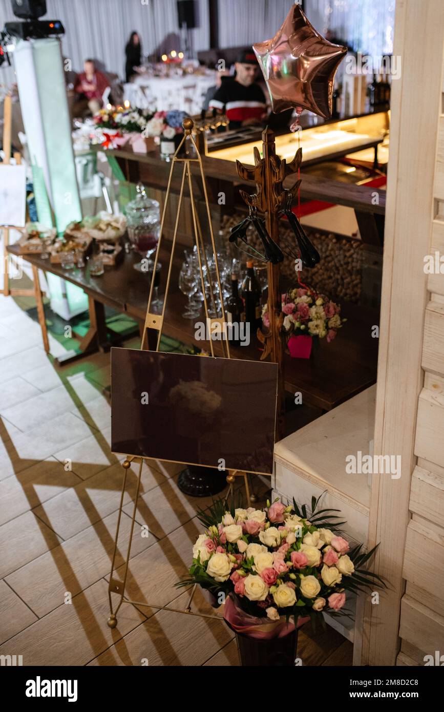 Bronze plate stand hi-res stock photography and images - Alamy