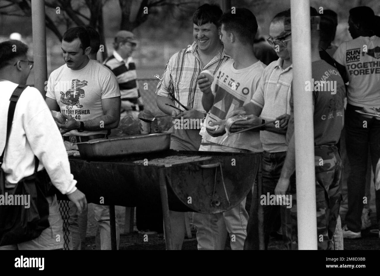 Sailors and Marines from the dock landing ship USS FORT FISHER (LSD-40 ...