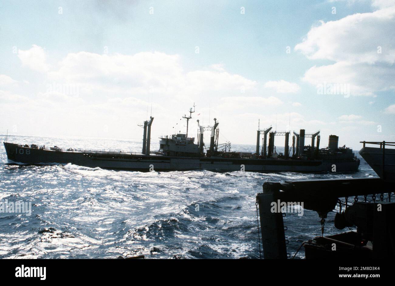 The fleet oiler USNS PAWCATUCK (T-AO-108) steams alongside the ...