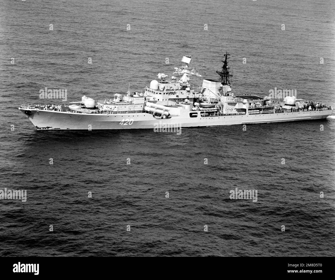 A port view of the Soviet Sovremenny class guided missile destroyer ...