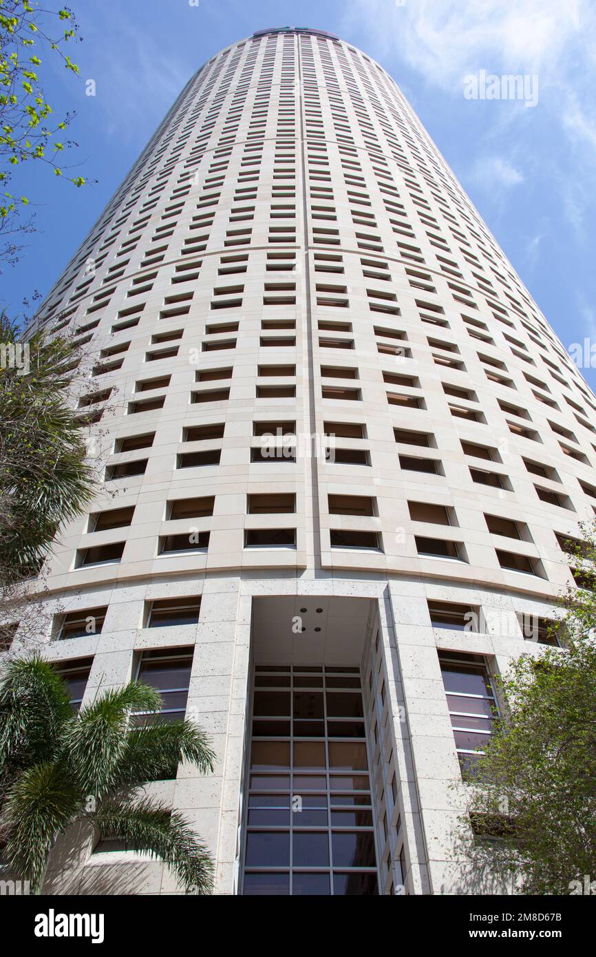 The view of a tall round shape modern skyscraper in Tampa downtown ...