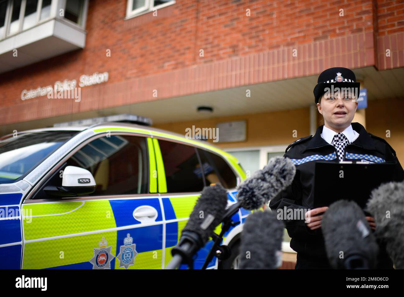 London, UK. 13th Jan, 2023. Inspector Lyndsey Whatley speaks to the ...