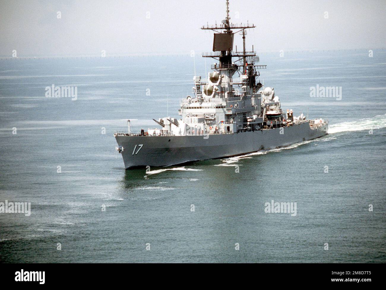 A port bow view of the guided missile cruiser USS YARNELL (CG 17 ...