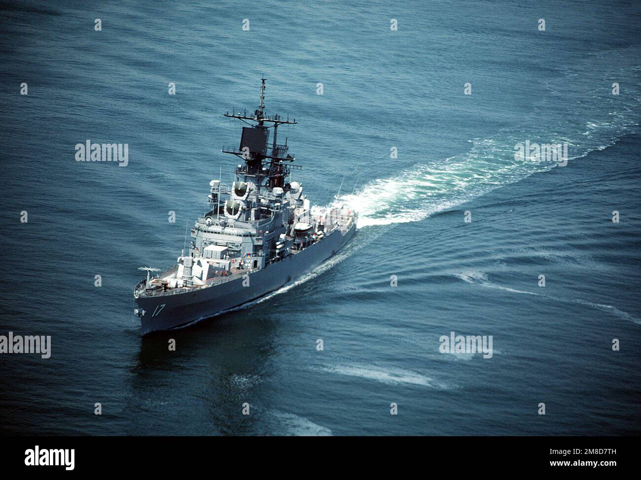 A port bow view of the guided missile cruiser USS YARNELL (CG-17 ...