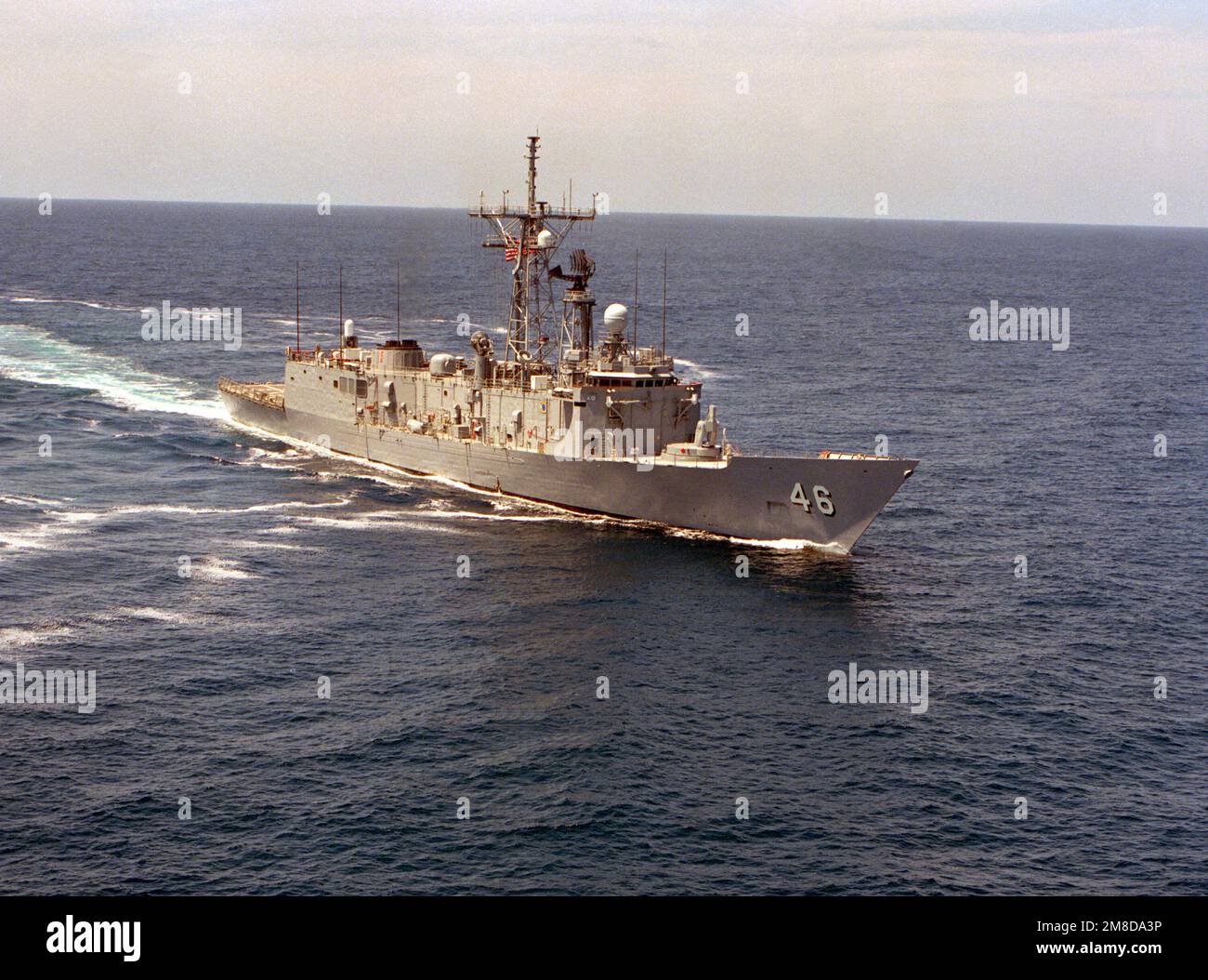 A starboard bow view of the guided missile frigate USS RENTZ (FFG-46 ...