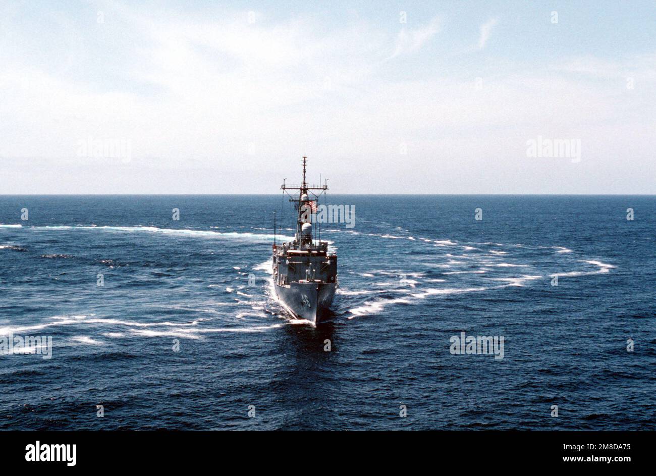 A bow view of the guided missile frigate USS RENTZ (FFG-46) underway ...