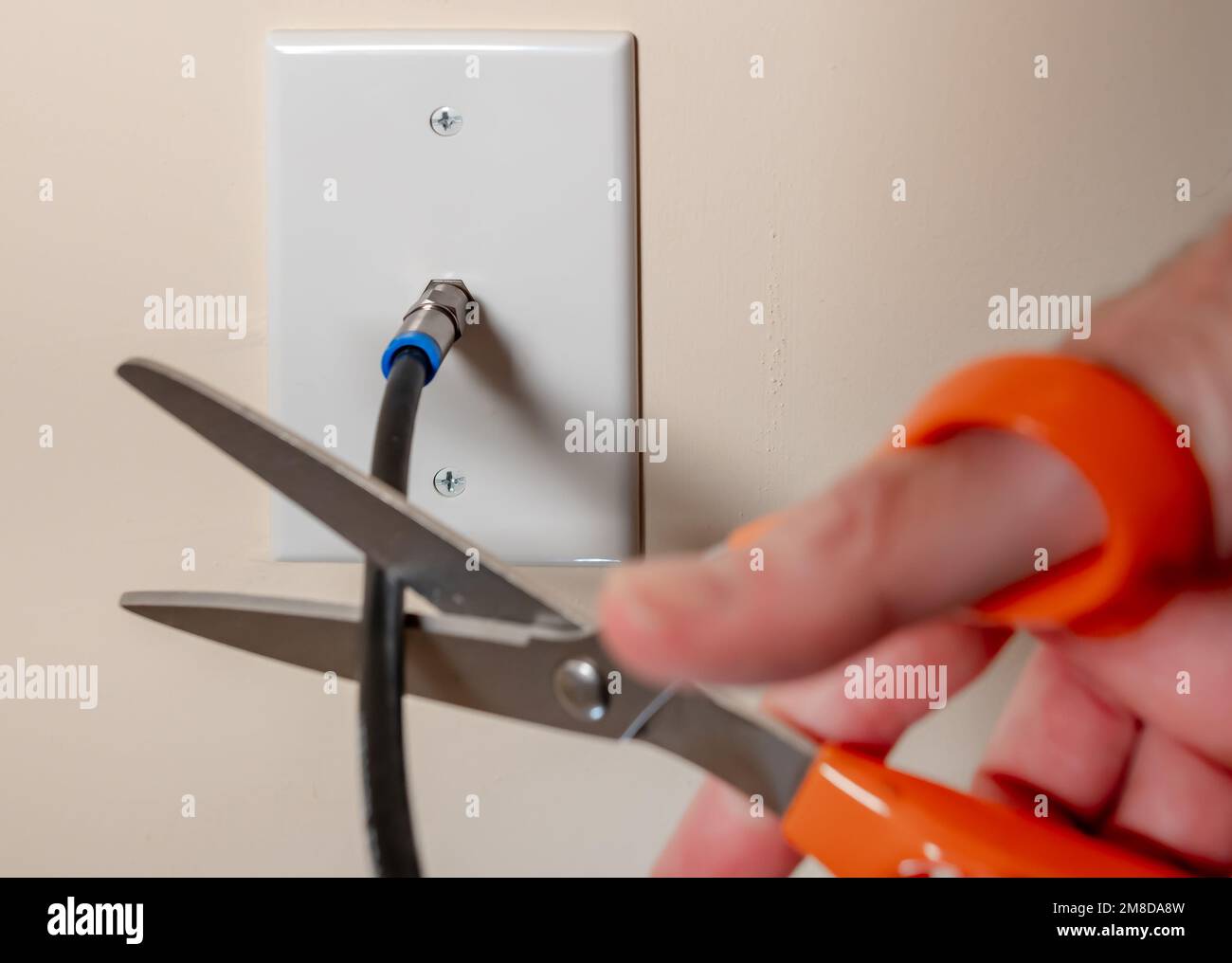 Cable to the tv hi-res stock photography and images - Alamy