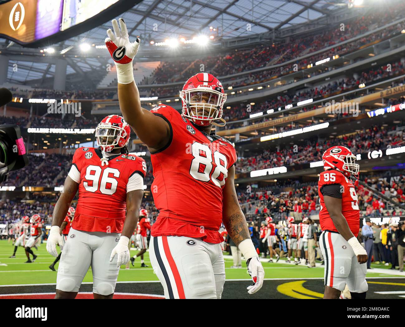Inglewood, CA. 9th Jan, 2023. Georgia Bulldogs defensive lineman Jalen Carter (88) waves to the ...