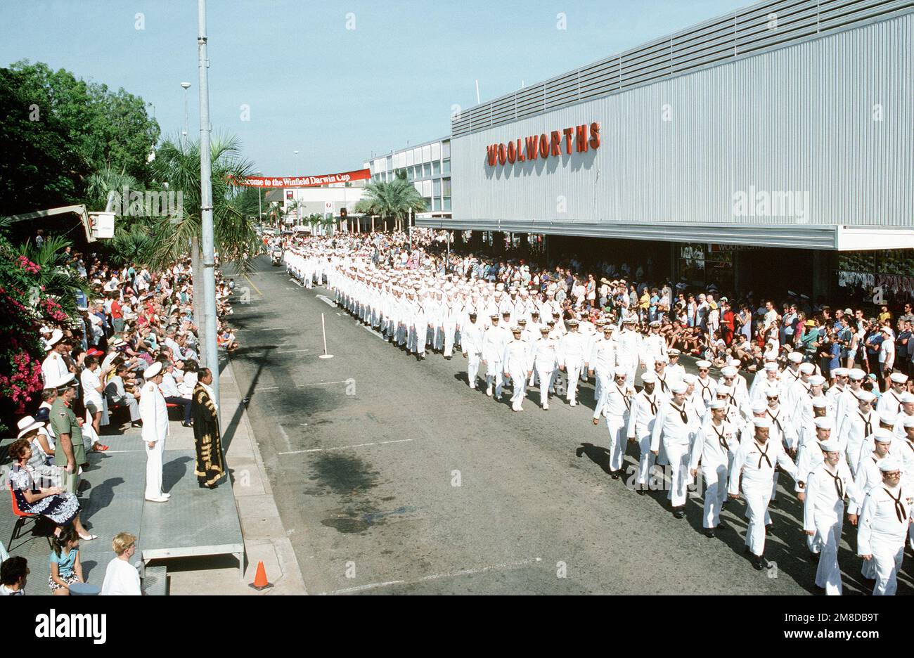 Crew members from the destroyer USS OLDENDORF (DD 972) and the frigate ...