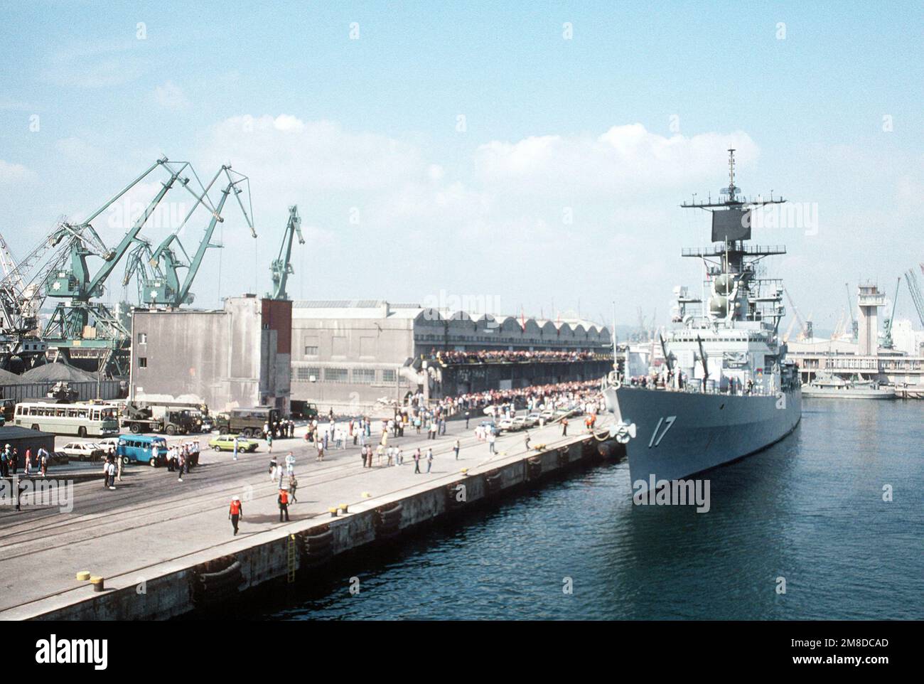 A port bow view of the guided missile cruiser USS HARRY E. YARNELL (CG ...
