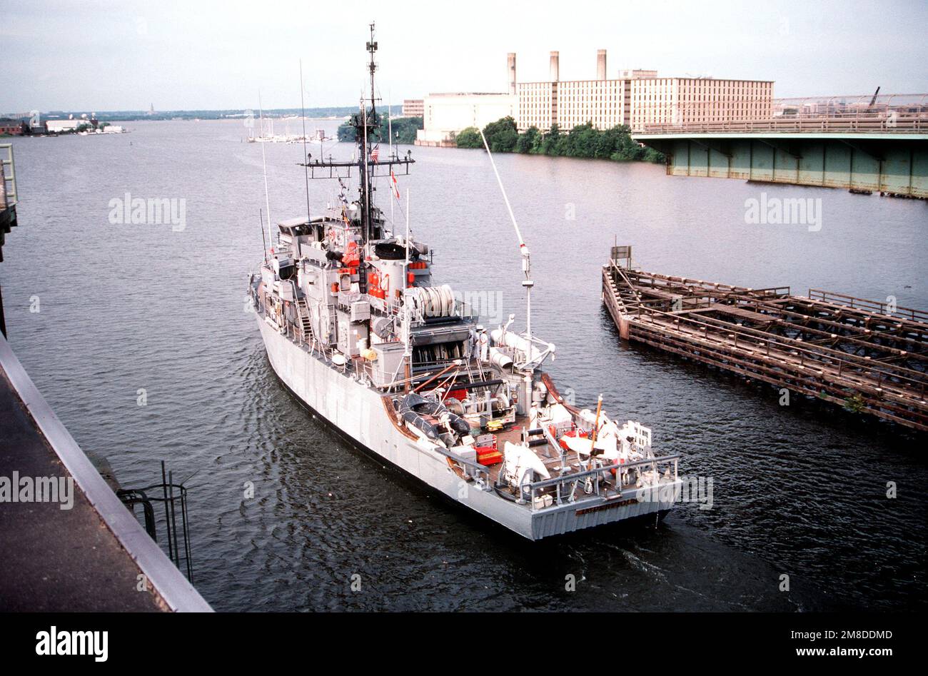 A port quarter view of the ocean minesweeper USS IMPERVIOUS (MSO 449 ...