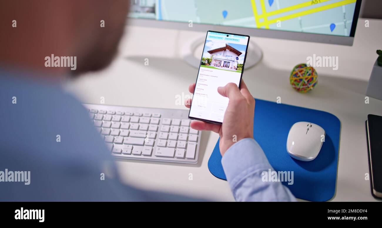 Property searching hi-res stock photography and images - Alamy