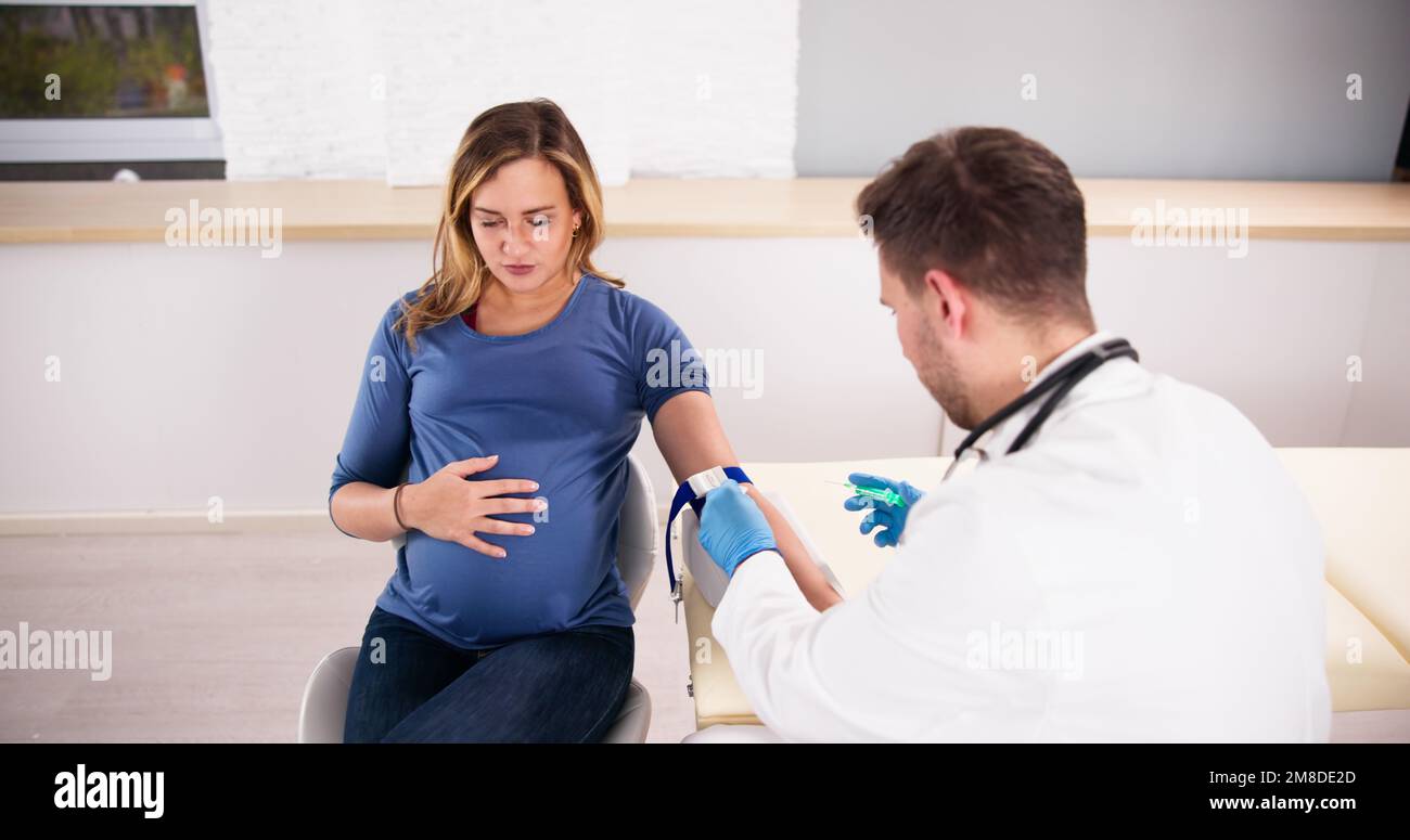 Blood draw woman hi-res stock photography and images - Alamy