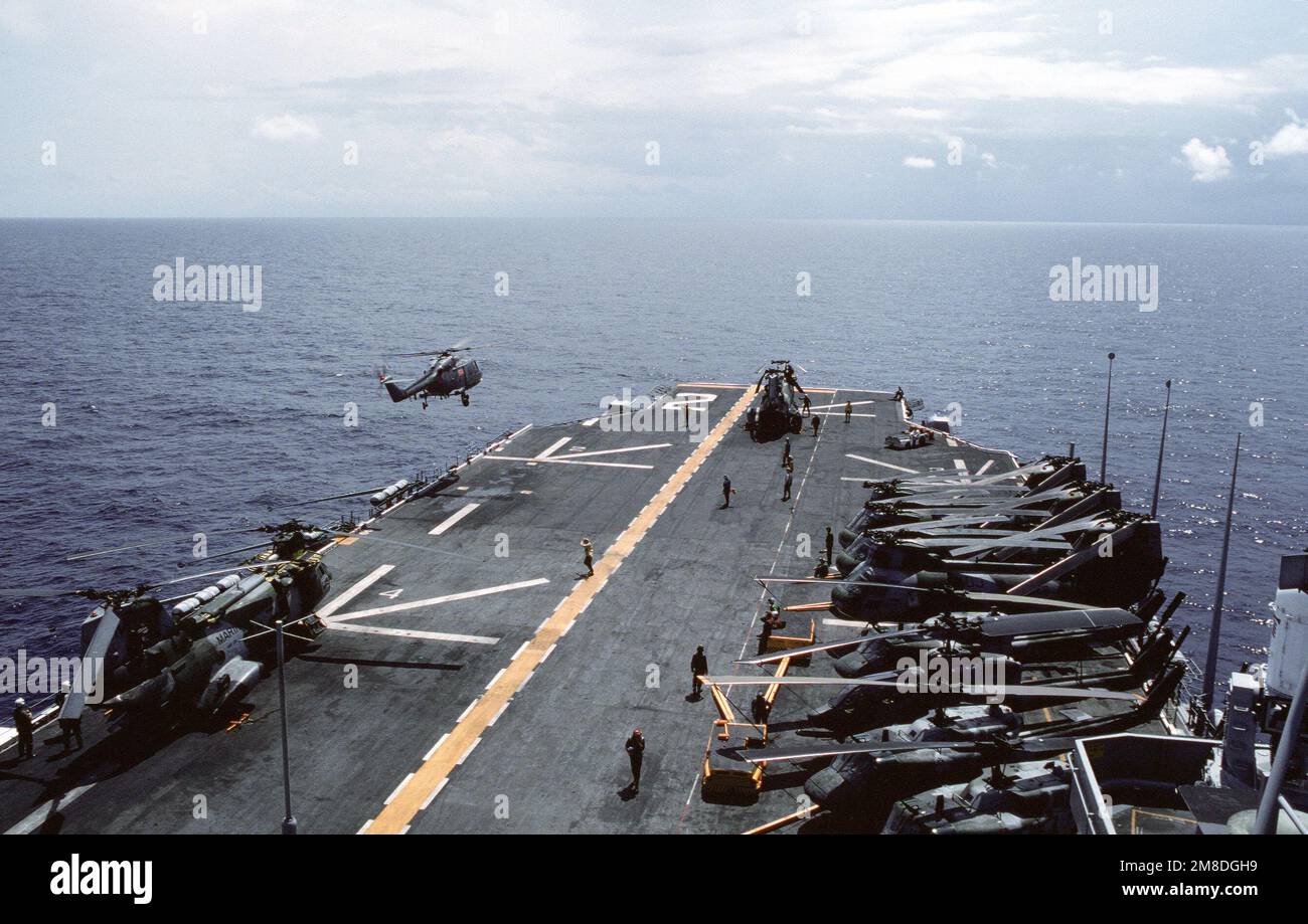 A British HAS, Mark 2 Lynx helicopter comes in to land aboard the ...