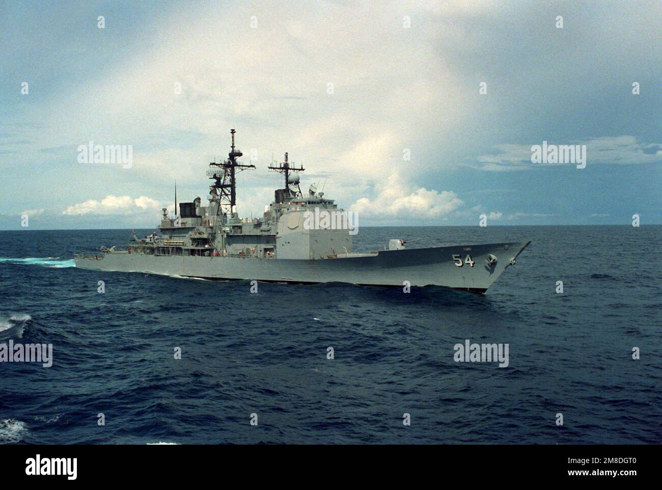 A starboard bow view of the guided missile cruiser USS ANTIETAM (CG-54 ...