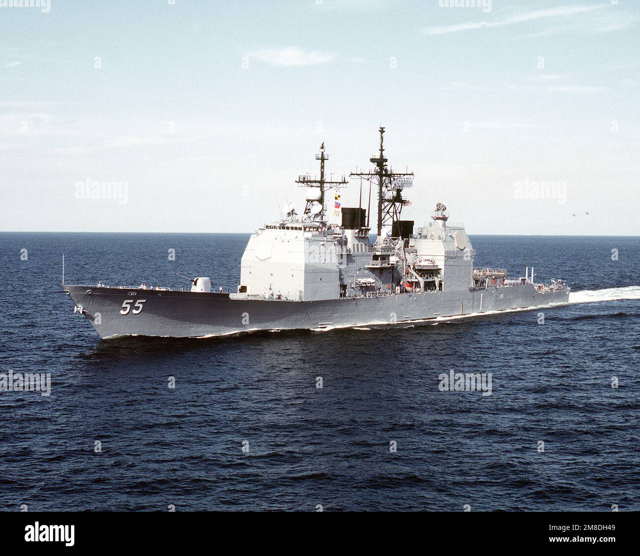 A port bow view of the guided missile cruiser USS LEYTE GULF (CG-55 ...