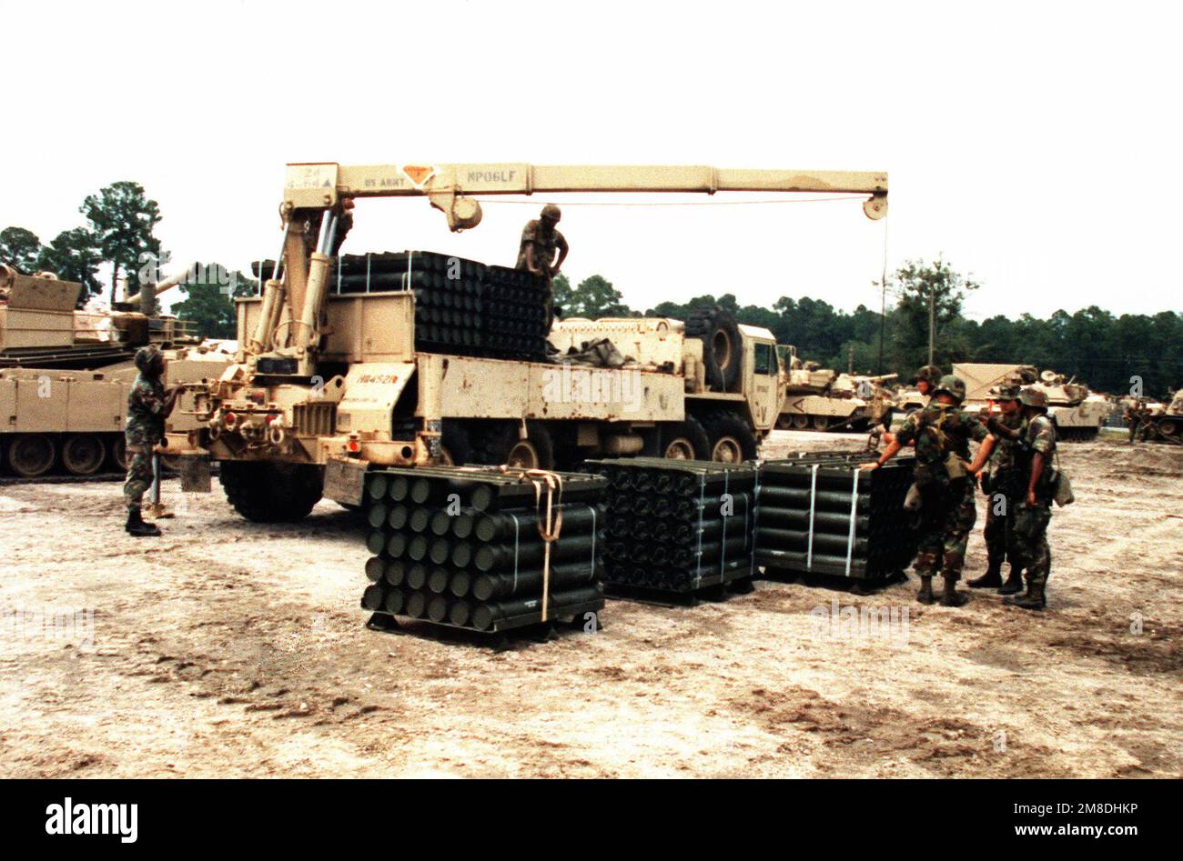 Soldiers from Headquarters Co., 4th Bn., 64th Armor, 24th Inf. Div ...