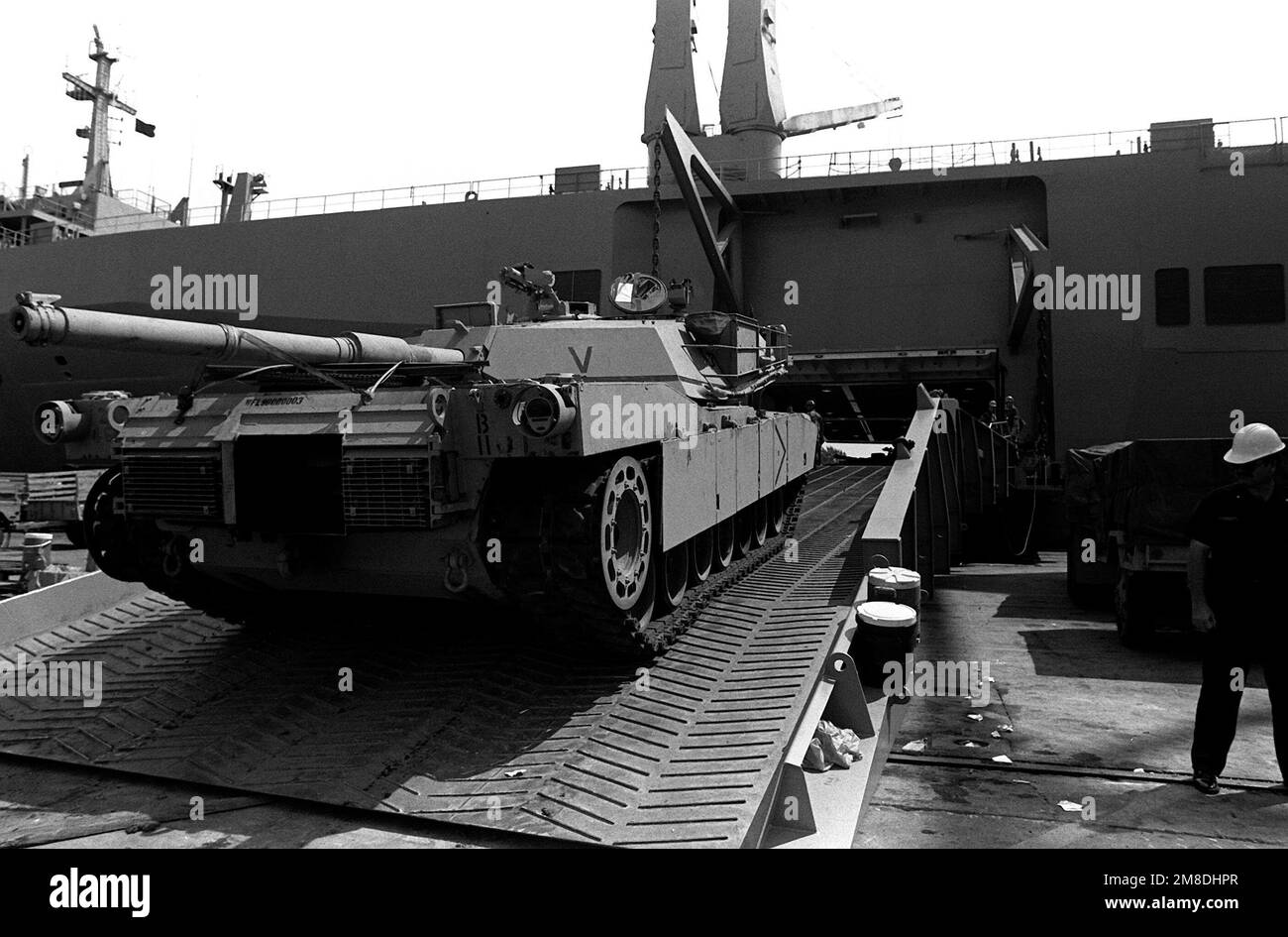 Operation desert storm tank hi-res stock photography and images - Alamy