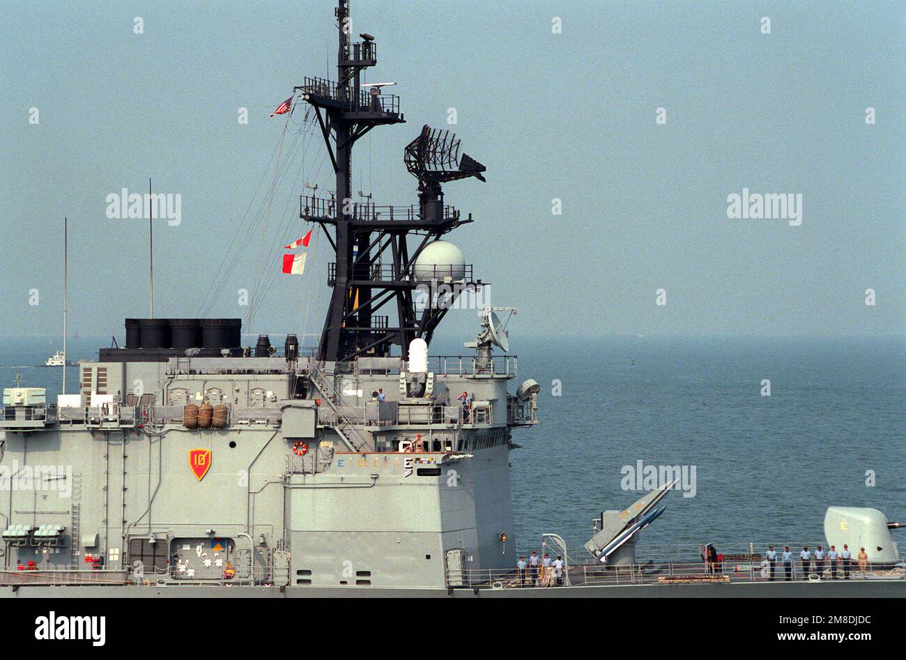 Destroyer ddg mast hi-res stock photography and images - Alamy
