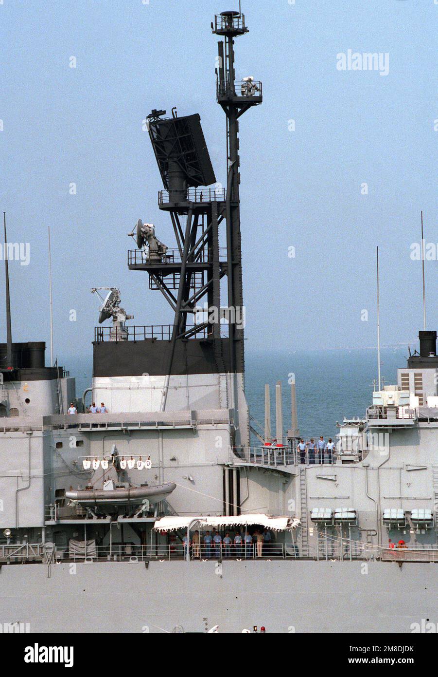 Destroyer ddg mast hi-res stock photography and images - Alamy