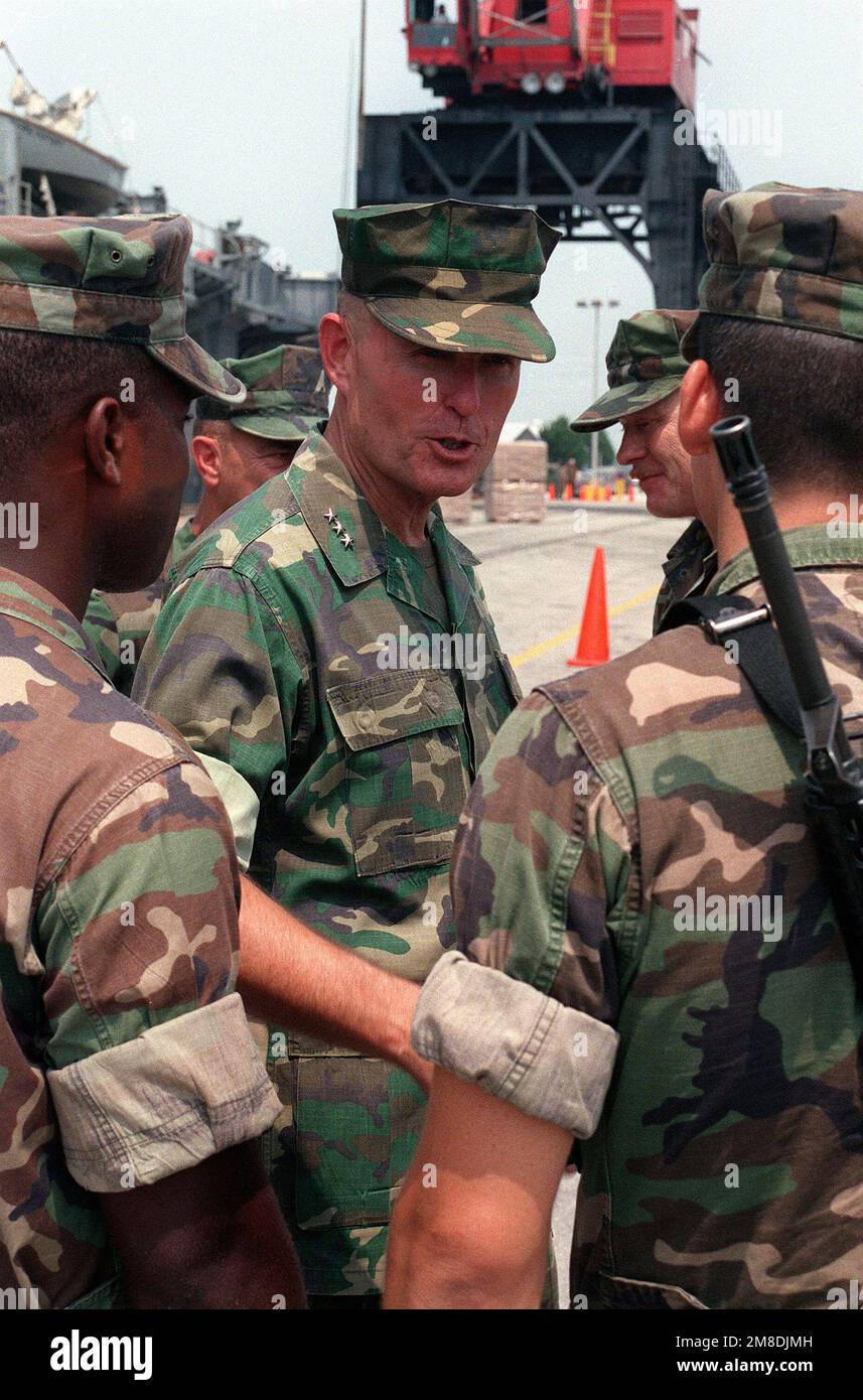 LT. GEN. Carl E. Mundy Jr., commanding general, Fleet Marine Force ...