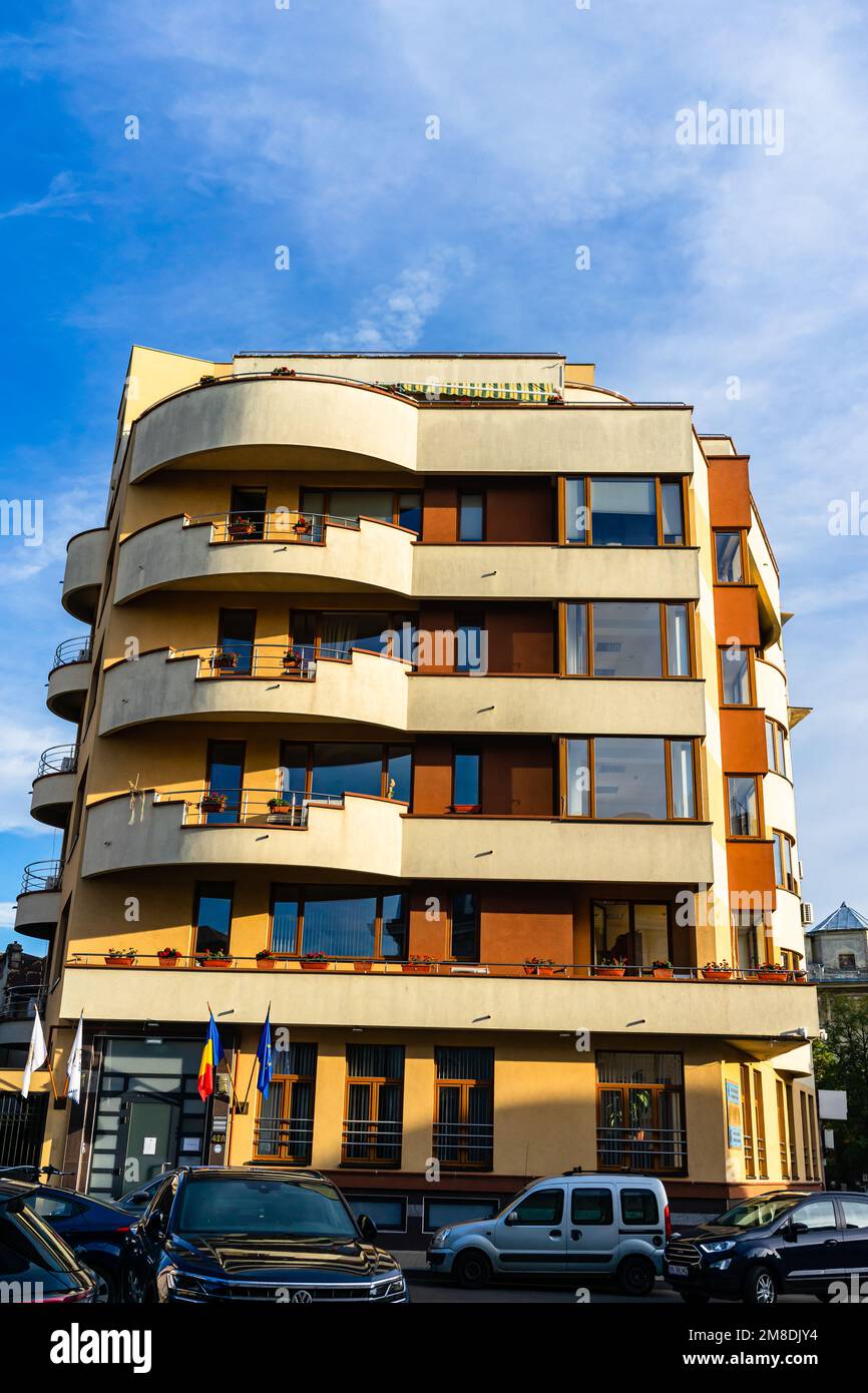 The city of Bucharest, architecture and old buildings in Bucharest ...