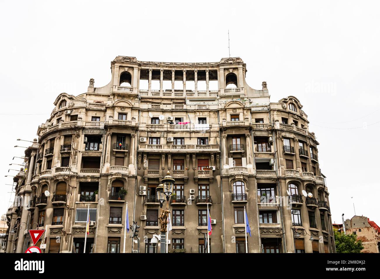 The city of Bucharest, architecture and old buildings in Bucharest ...