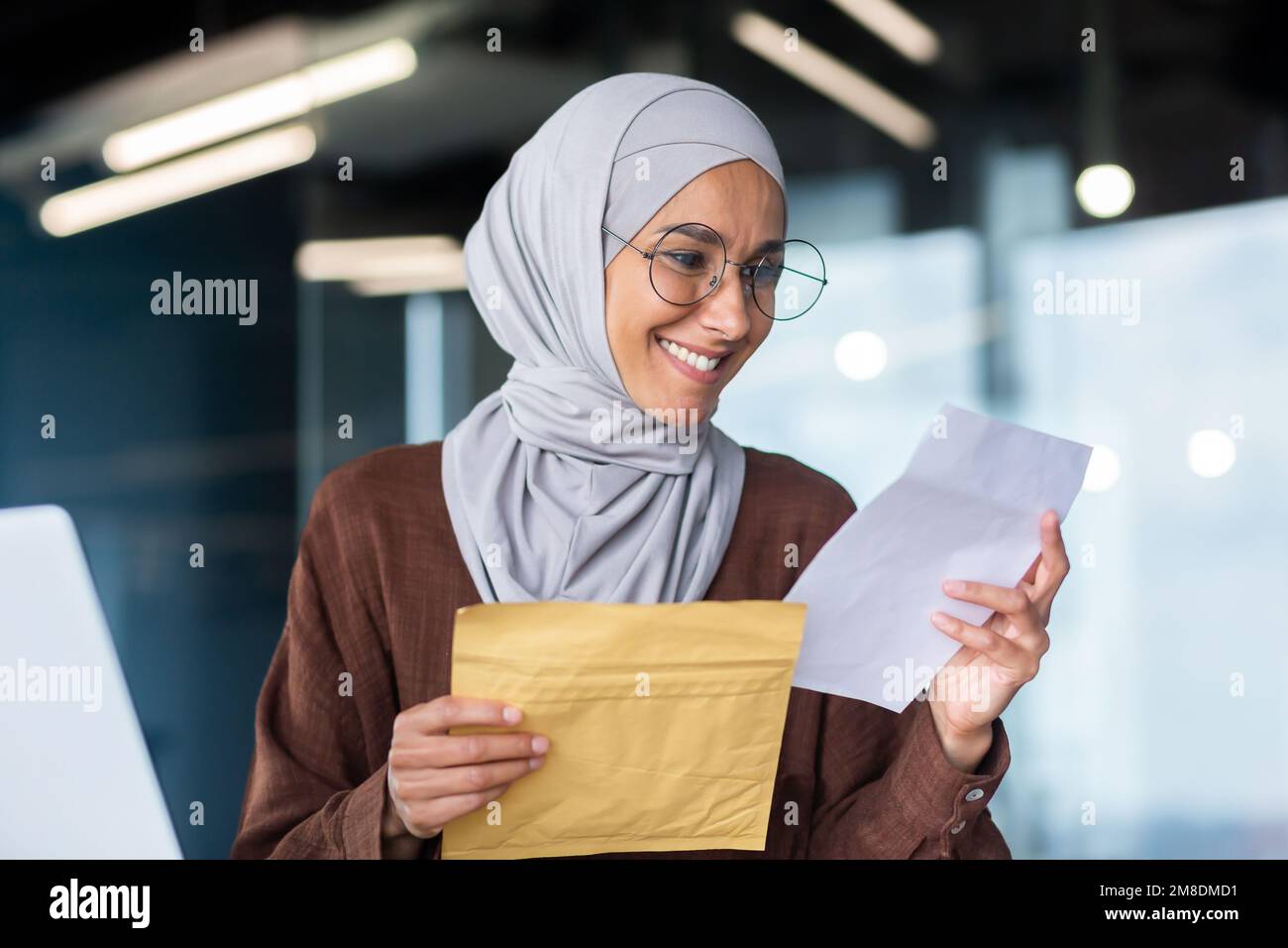 Businesswoman in hijab close up reading notification, Muslim woman ...
