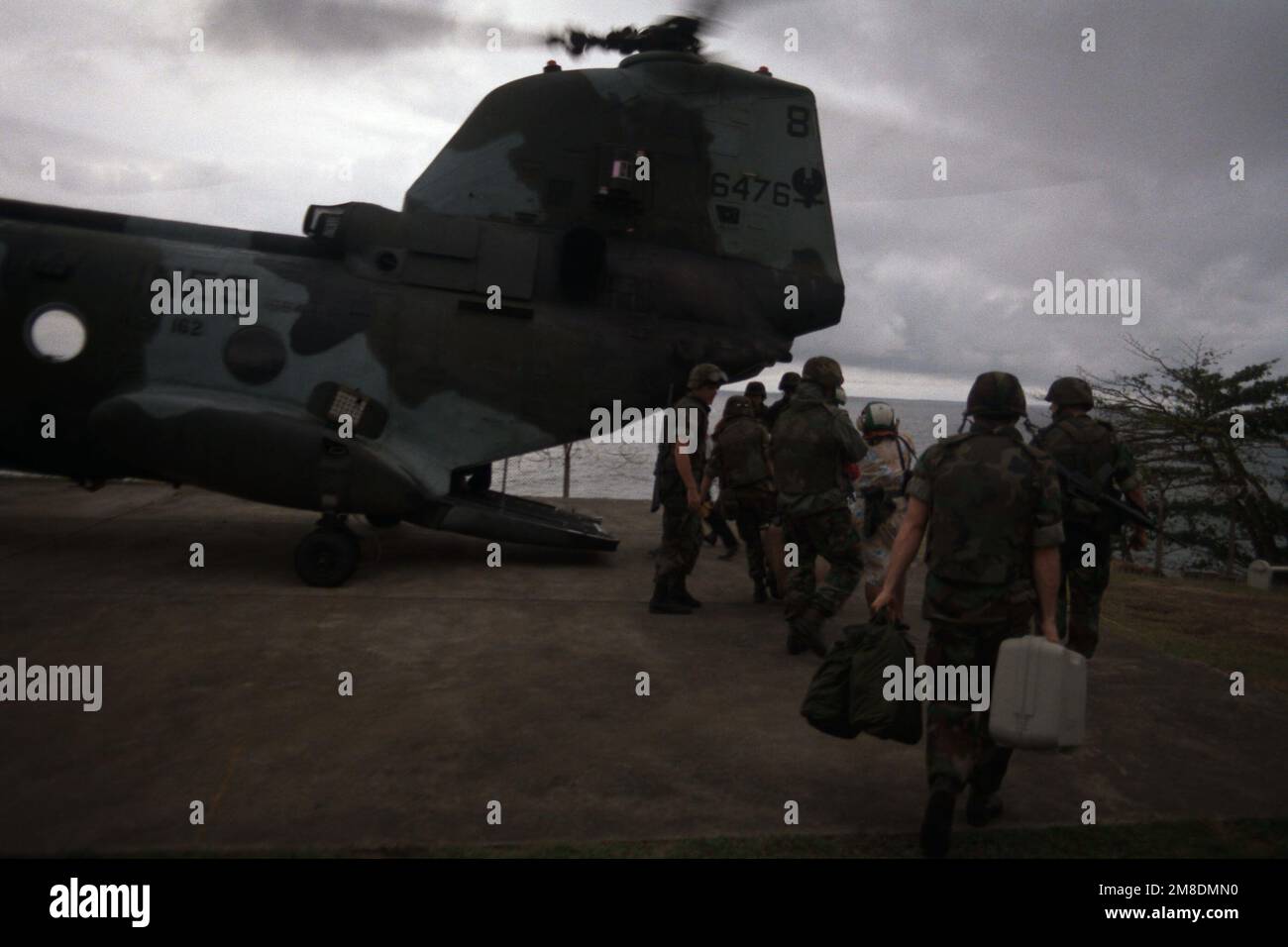 Marines carry luggage onto a Marine Medium Helicopter Squadron 162 (HMM ...