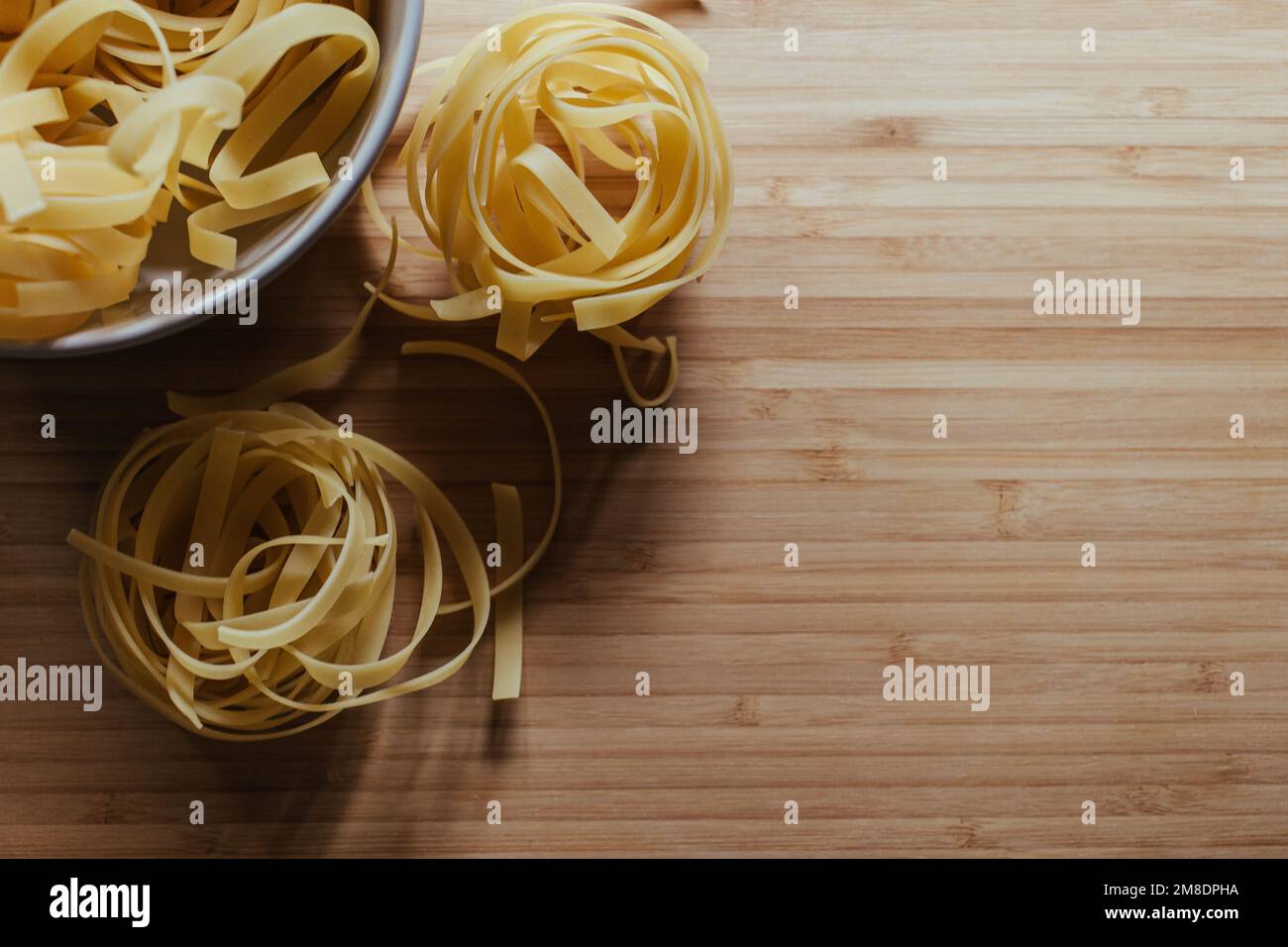 Dry chicken noodles hi-res stock photography and images - Alamy