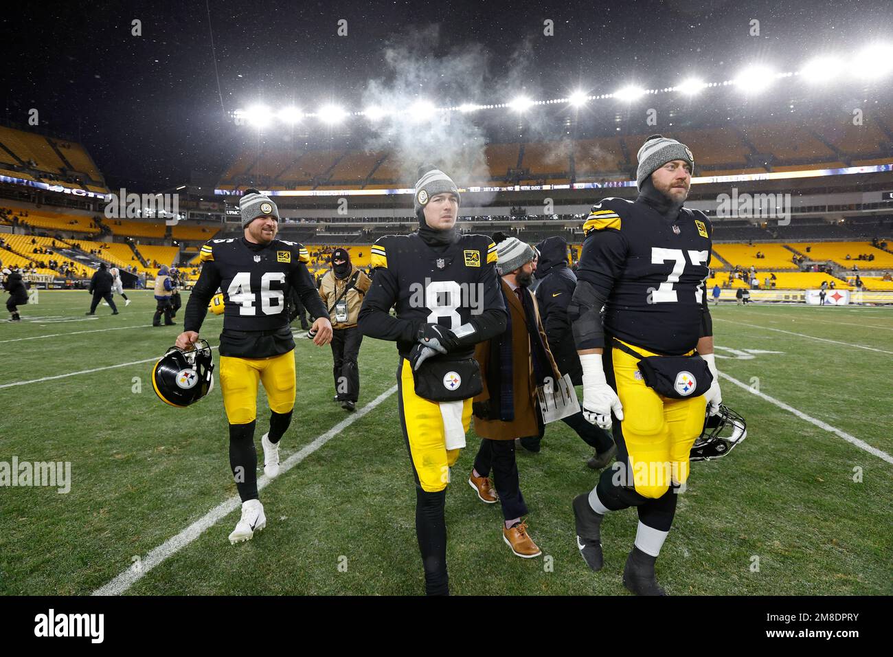 Pittsburgh Steelers long snapper Christian Kuntz (46) quarterback Kenny ...