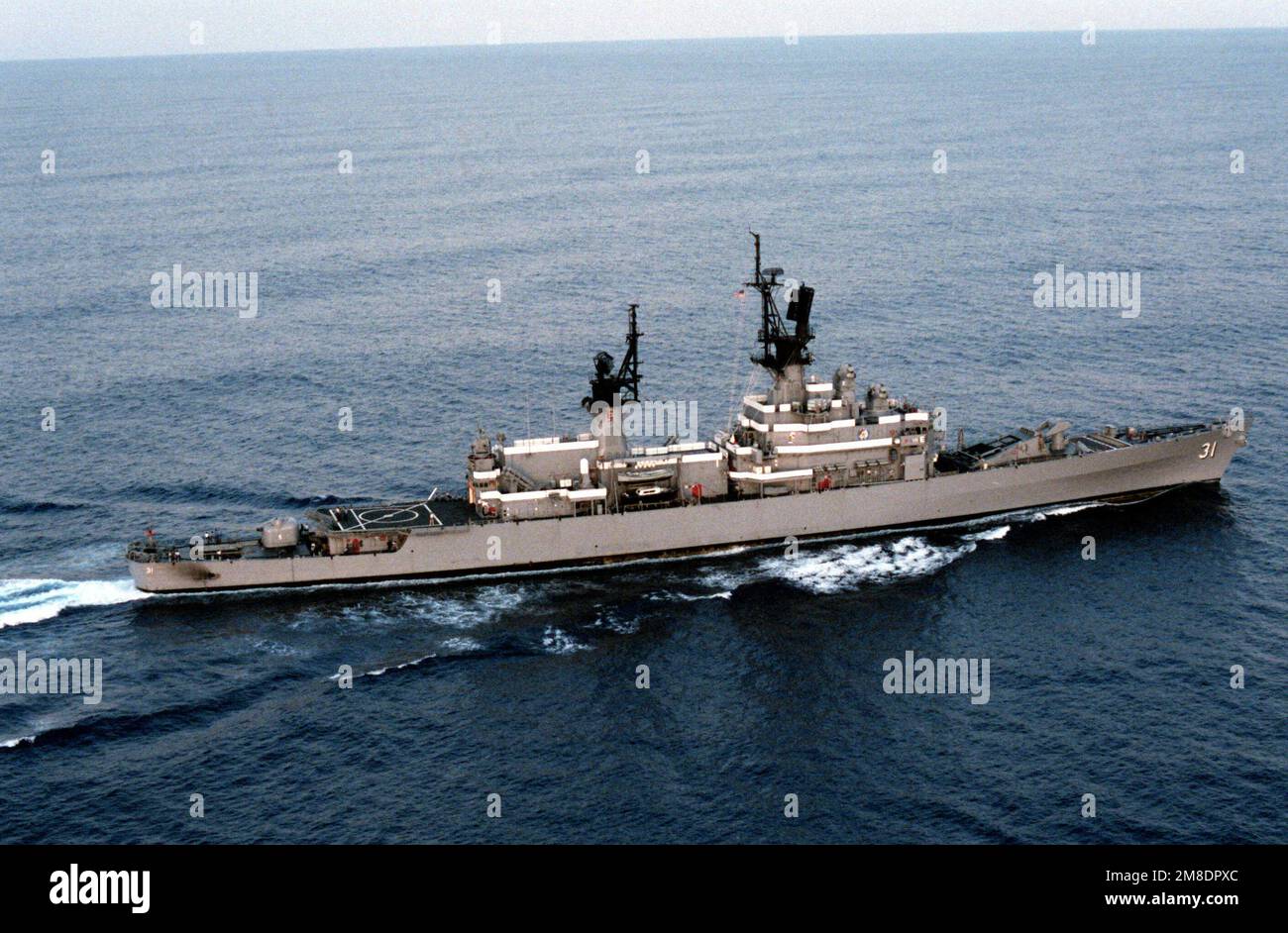 A starboard view of the guided missile cruiser USS STERETT (CG 31 ...