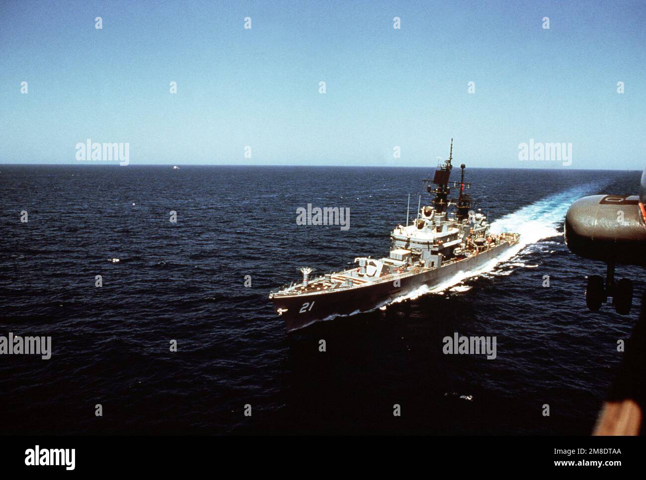A port bow view of the guided missile cruiser USS GRIDLEY (CG-21 ...