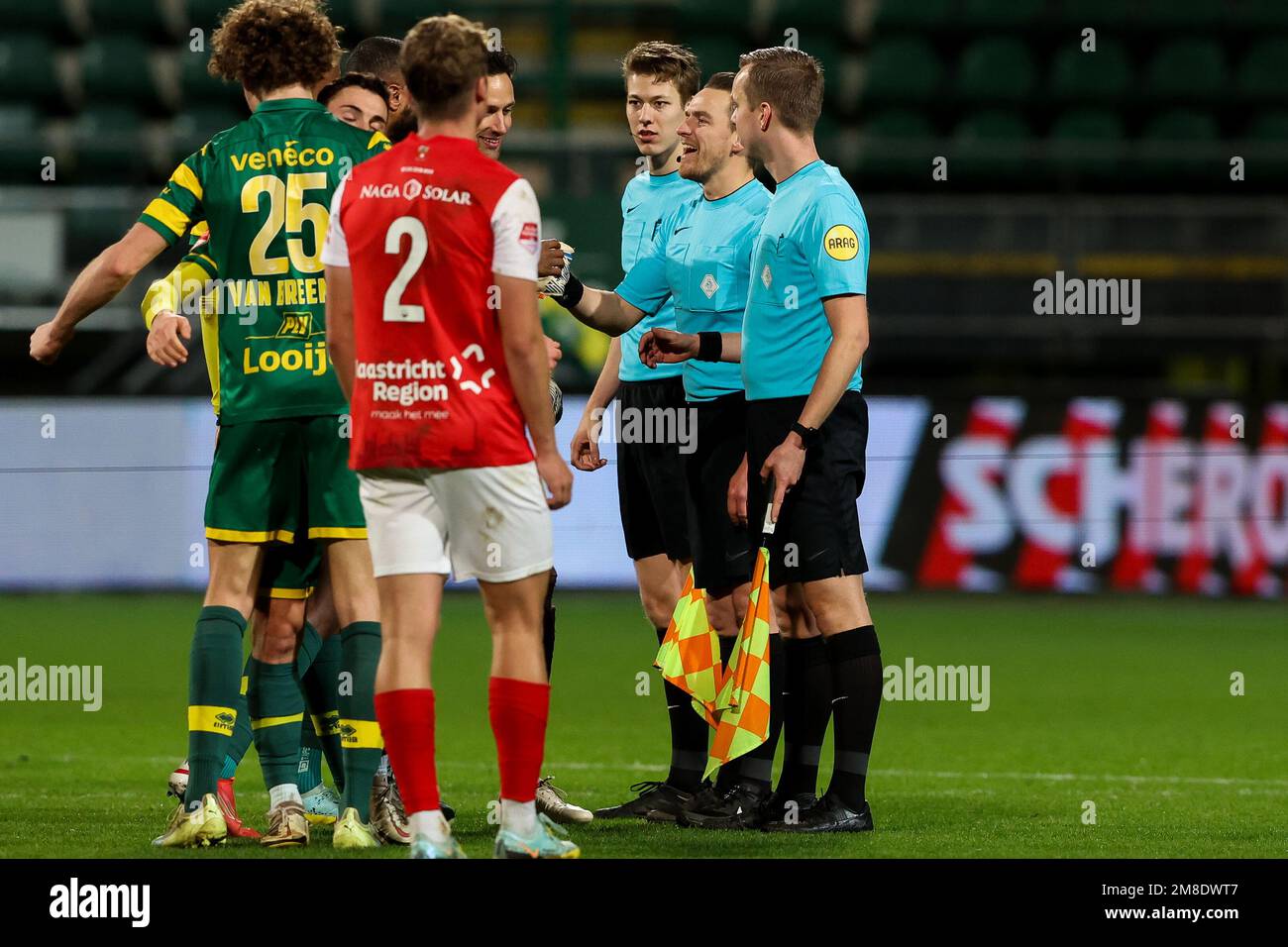 DEN HAAG, NETHERLANDS - JANUARY 13: Assistent referee Robert Kunst ...