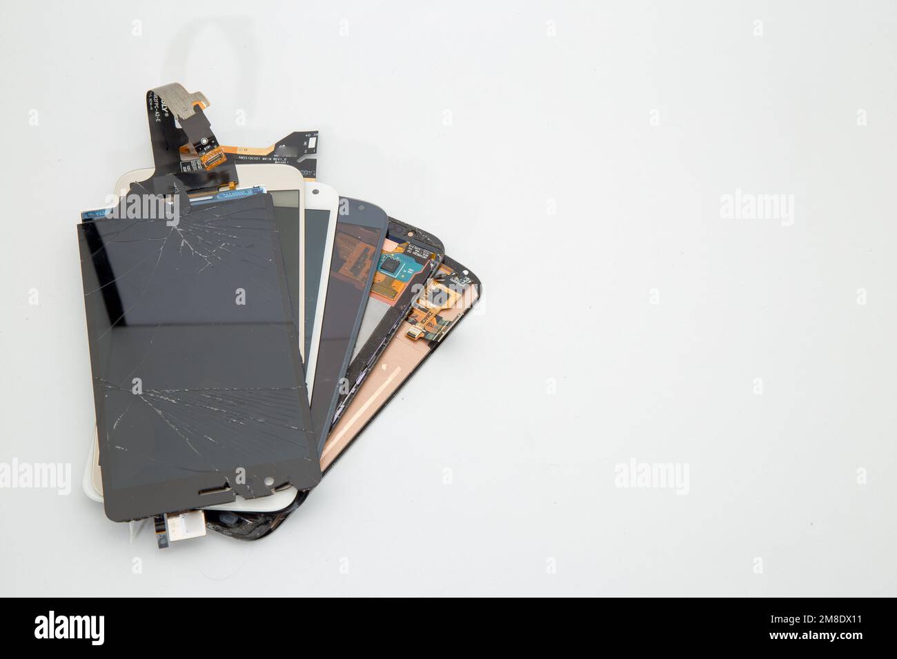 Broken mobile phone, parts and components Stock Photo - Alamy