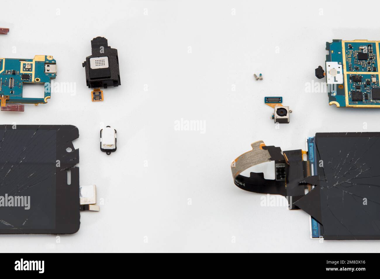 Broken mobile phone, parts and components Stock Photo - Alamy