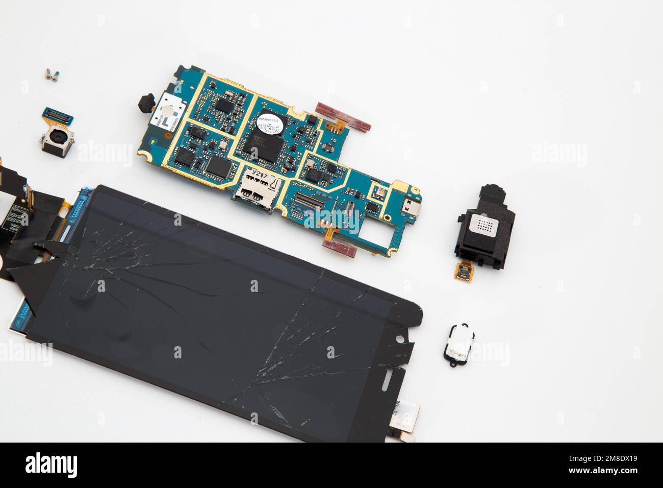 Broken mobile phone, parts and components Stock Photo - Alamy