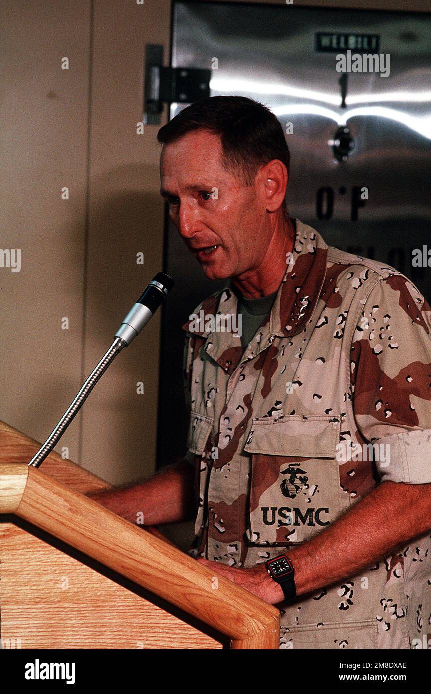 LT. GEN. Walter Boomer, commander, 1ST Marine Expeditionary Force ...