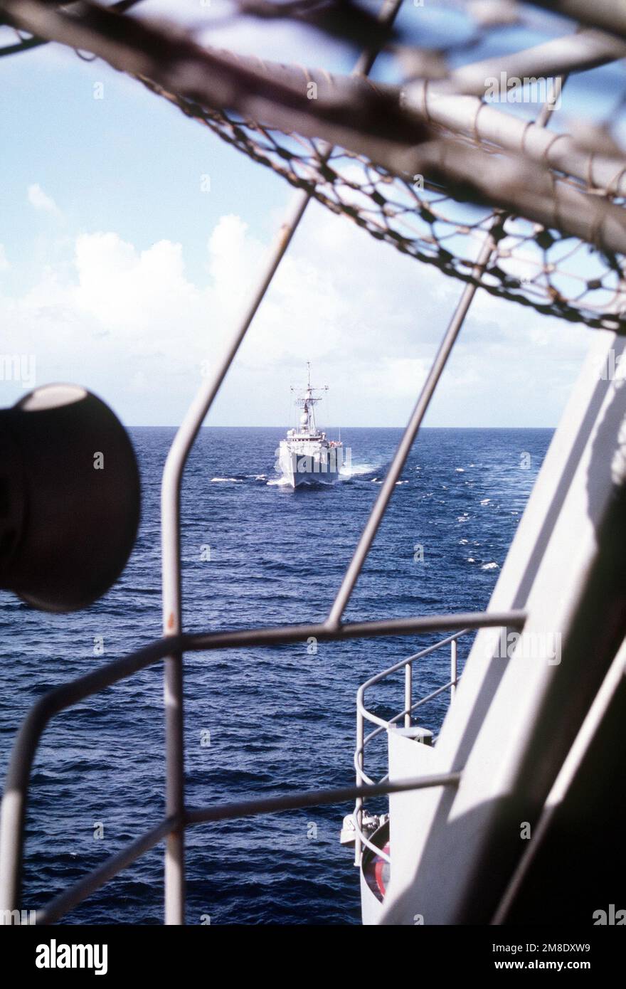The guided missile frigate USS DOYLE (FFG-39) approaches the nuclear ...