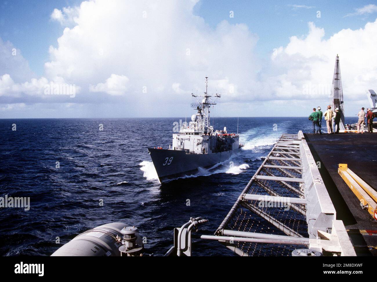 The guided missile frigate USS DOYLE (FFG-39) approaches the nuclear ...
