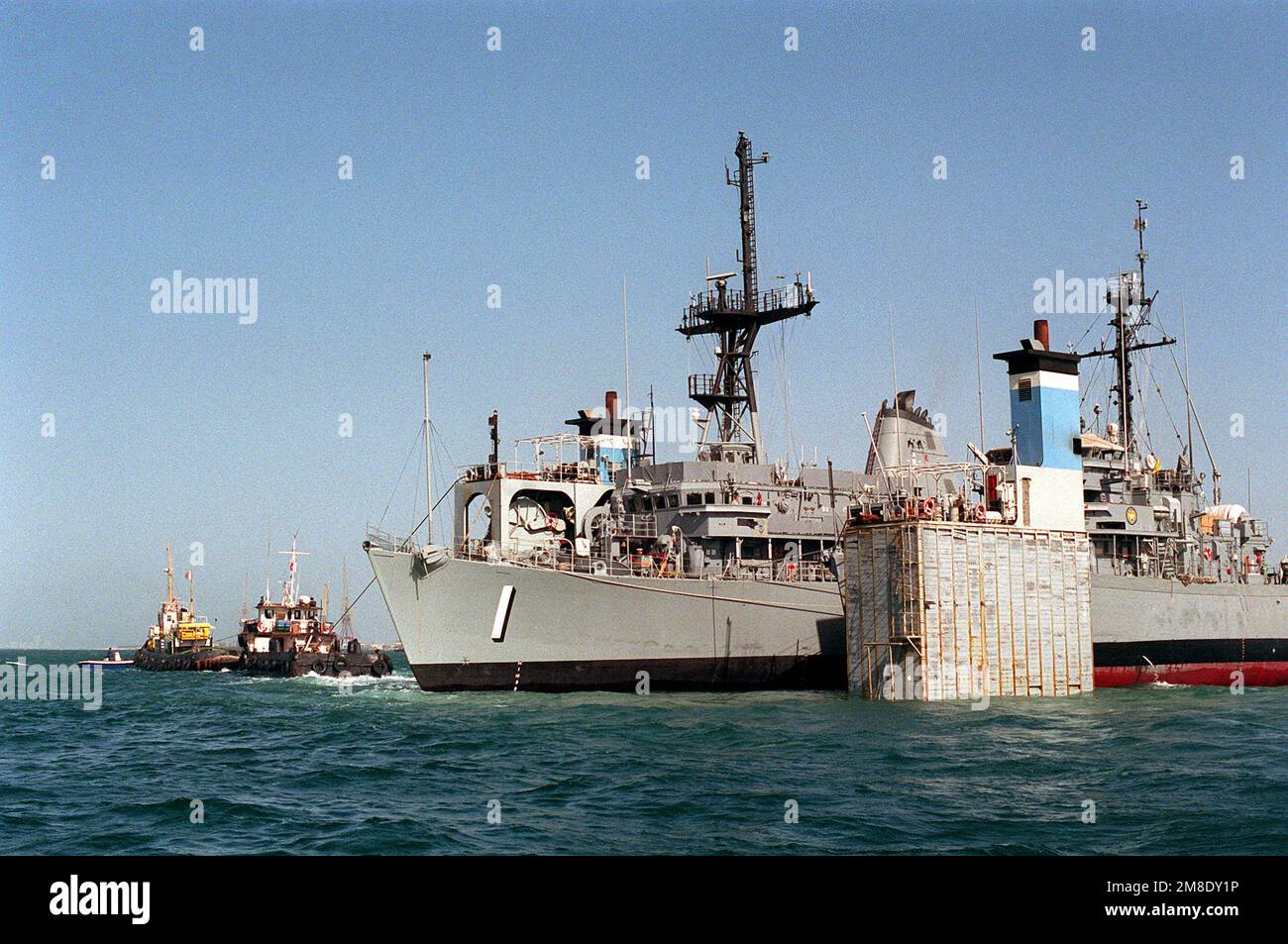Harbor tugs steady the Dutch heavy lift ship SUPER SERVANT 3 prior to ...