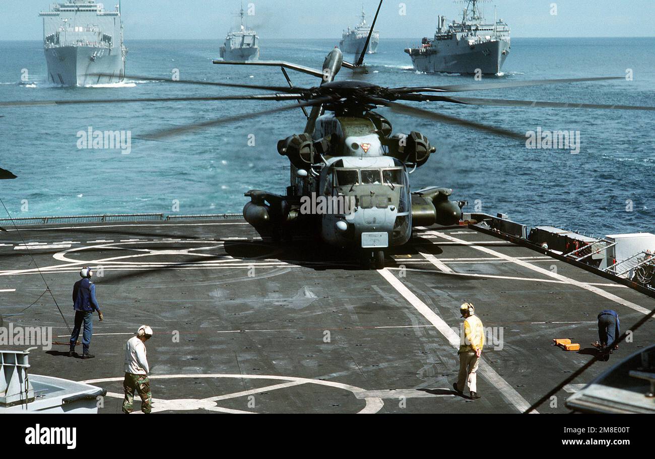 A Marine Heavy Helicopter Squadron 464 (HMH-464) CH-53E Super Stallion ...
