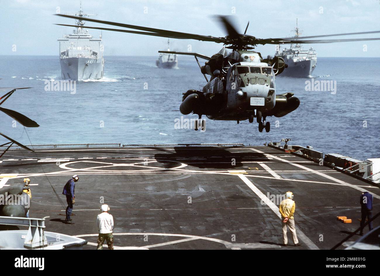 A Marine Heavy Helicopter Squadron 464 (HMH-464) CH-53E Super Stallion ...