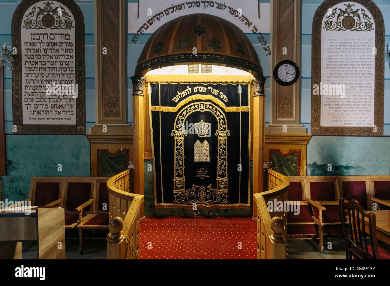 Jerusalem great synagogue interior hi-res stock photography and images ...