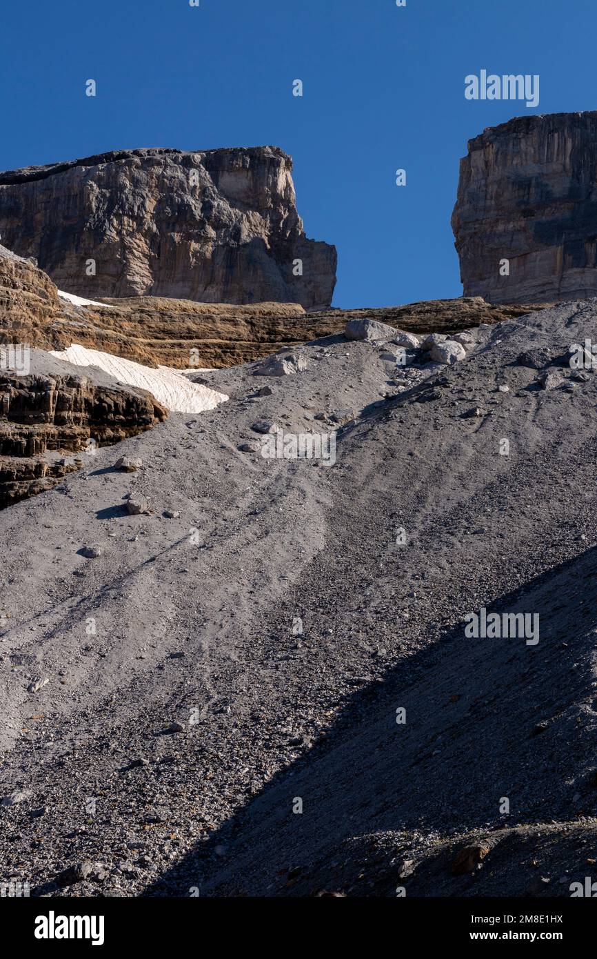 Cirque de gavarnie roland gap hi-res stock photography and images - Alamy