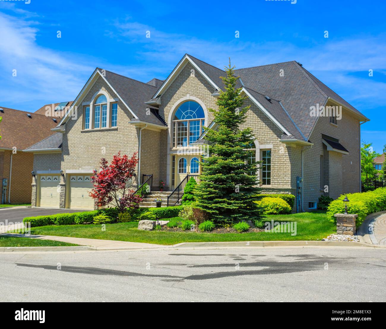 Luxury house in the suburbs of Toronto, Canada Stock Photo - Alamy
