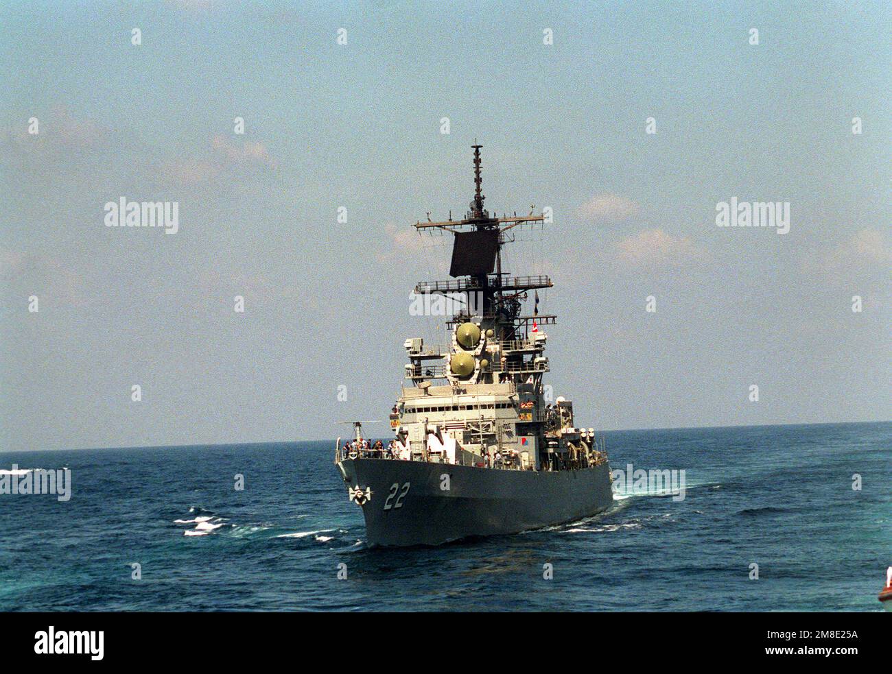 A port bow view of the guided missile cruiser USS ENGLAND (CG-22 ...