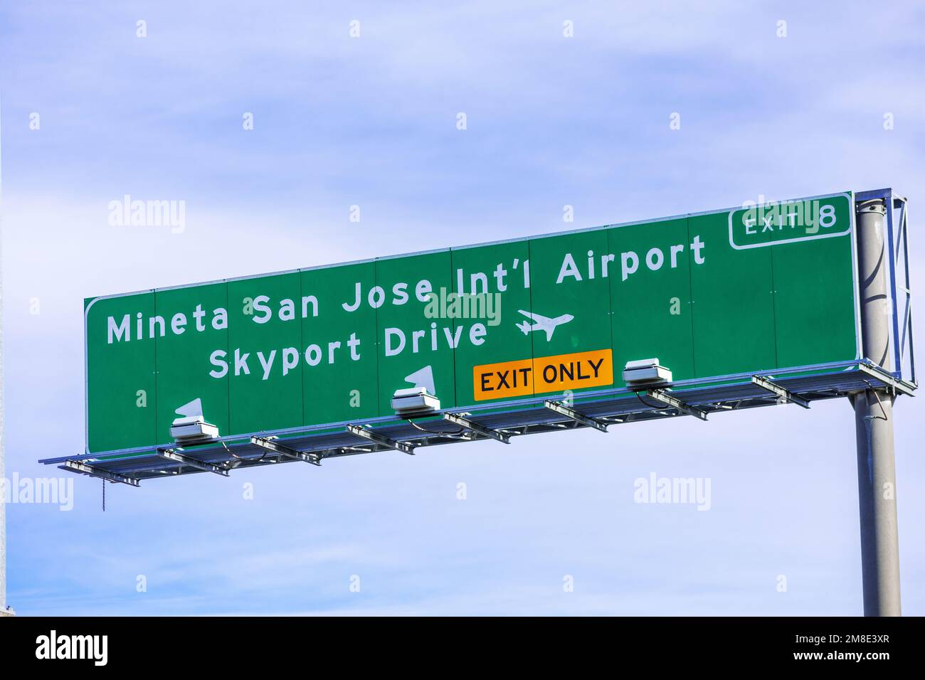 San Jose Mineta International Airport, Skyport Drive directional road ...