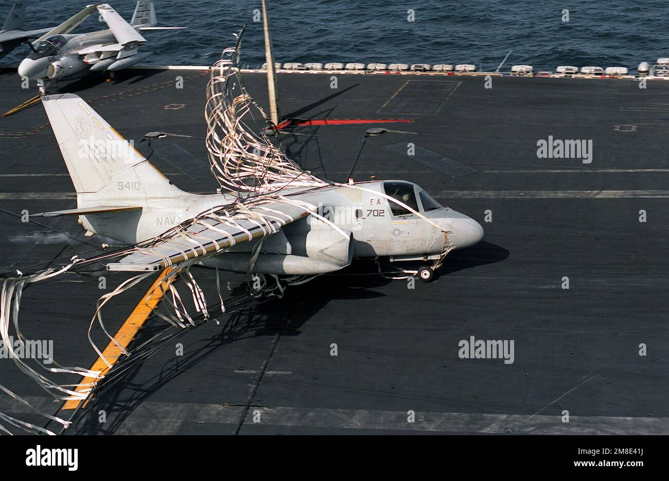 An Air Anti-submarine Squadron 29 (VS-29) S-3A Viking aircraft catches ...
